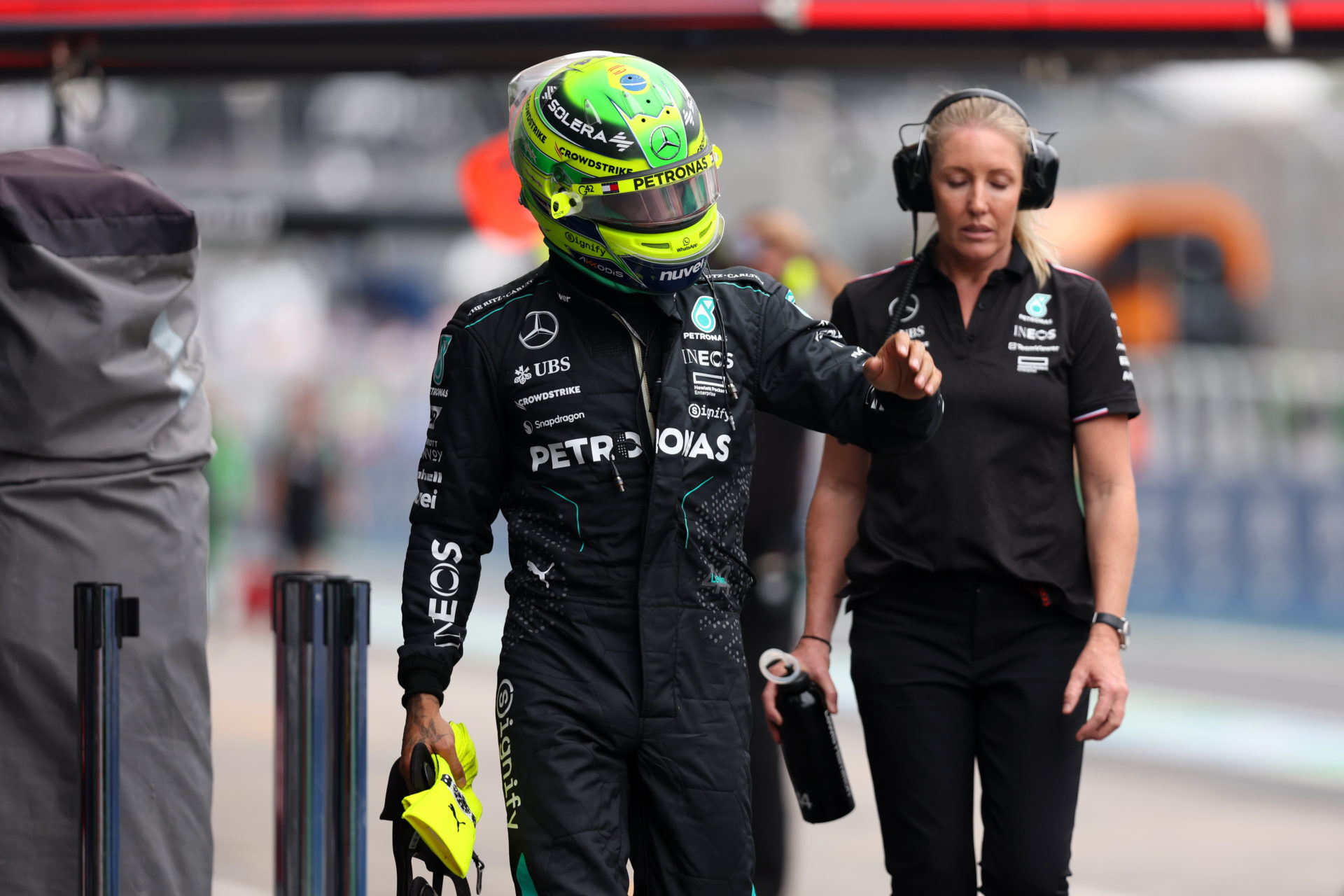 Mercedes provide two-word update on Lewis Hamilton fitness after 'pain ...