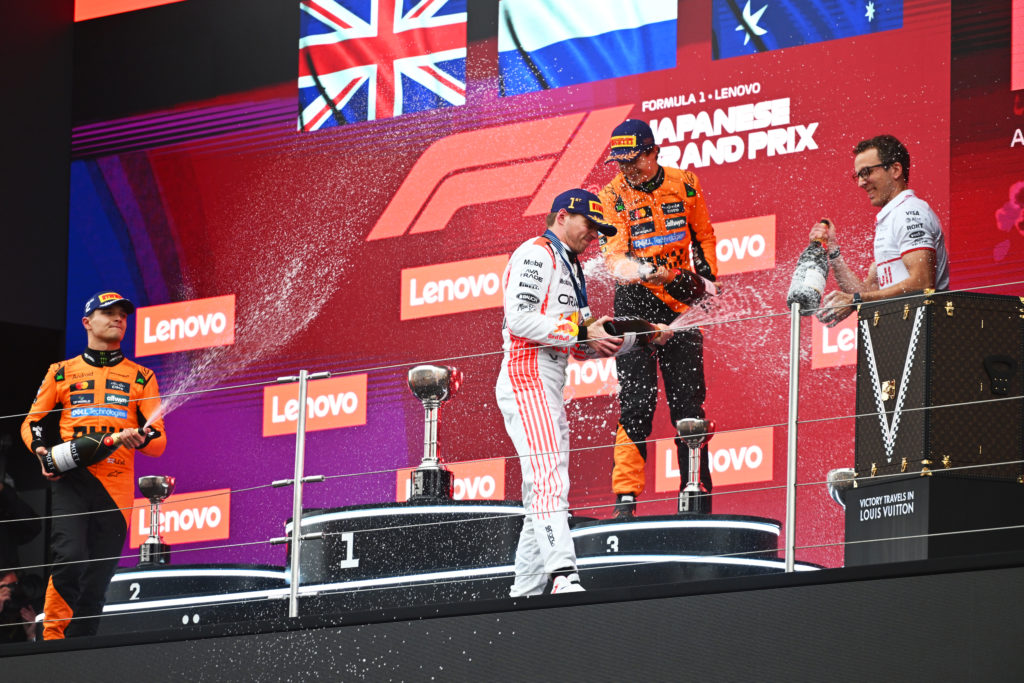 Damon Hill sends two-word message to Max Verstappen after watching him ...