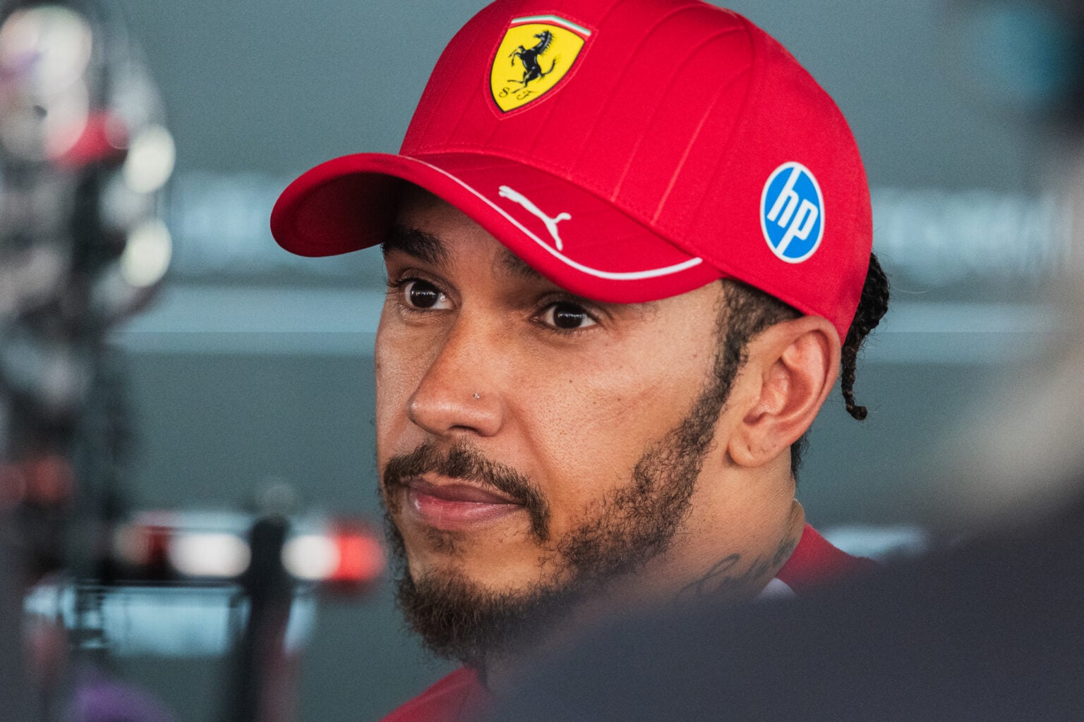 Carlos Sainz explains why Lewis Hamilton is facing the same problem as ...