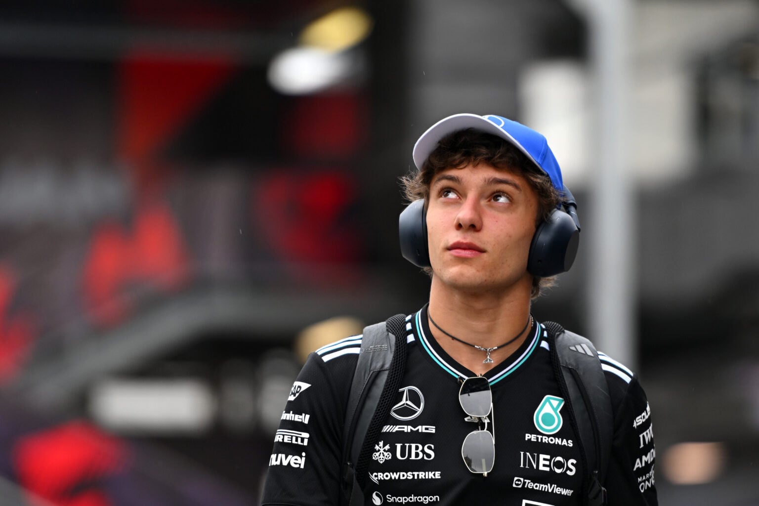 Ted Kravitz saw Kimi Antonelli ‘hit himself’ in the Mercedes garage ...