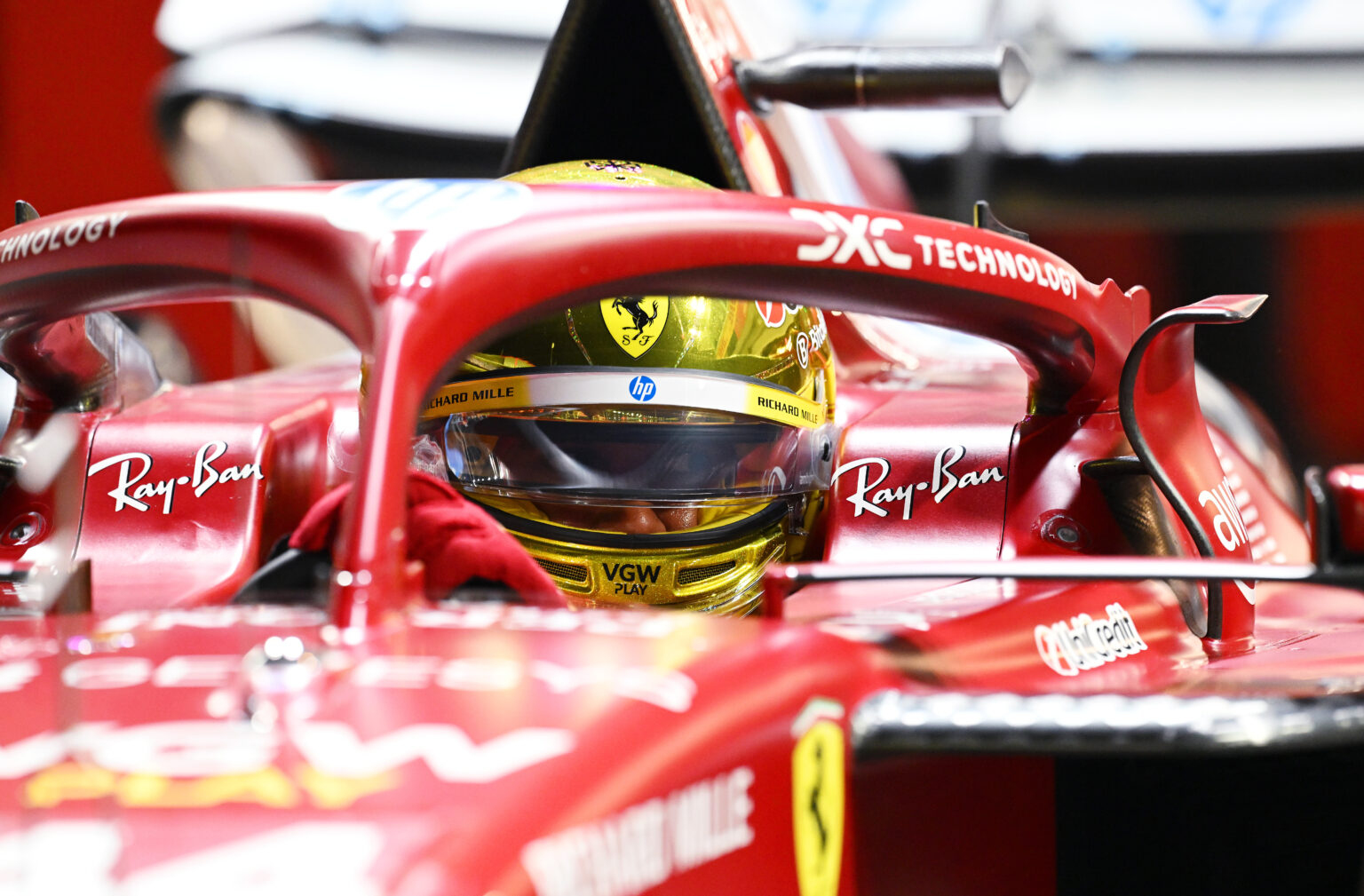 ‘Dissatisfied’ F1 driver is ‘flirting’ with Ferrari in discussions to ...