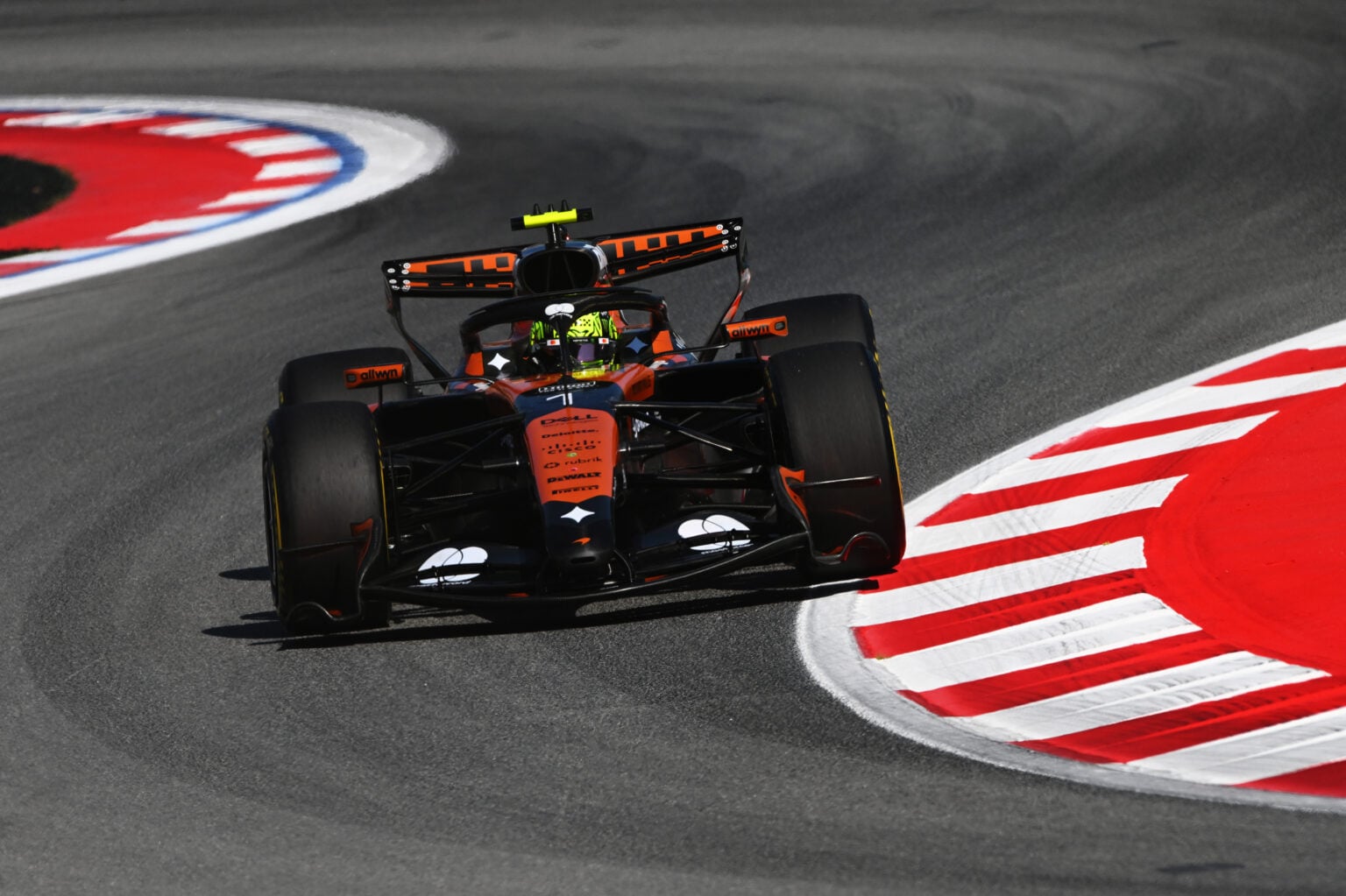 Norris fastest in Barcelona FP2 ahead of Russell and Piastri